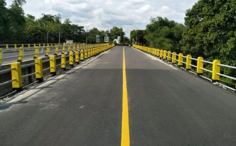 Perbedaan Marka Jalan Kuning dan Putih yang Perlu Kalian Ketahui